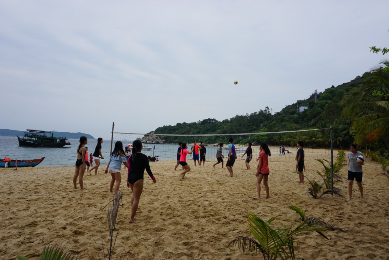 Day 4 – Cham Island and beach fun!